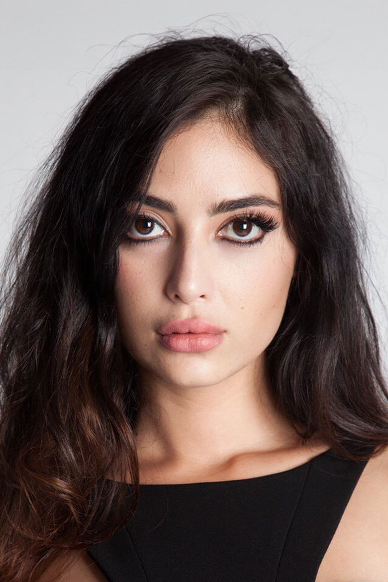 Список и рейтинг фильмов актера Melike İpek Yalova на CUB